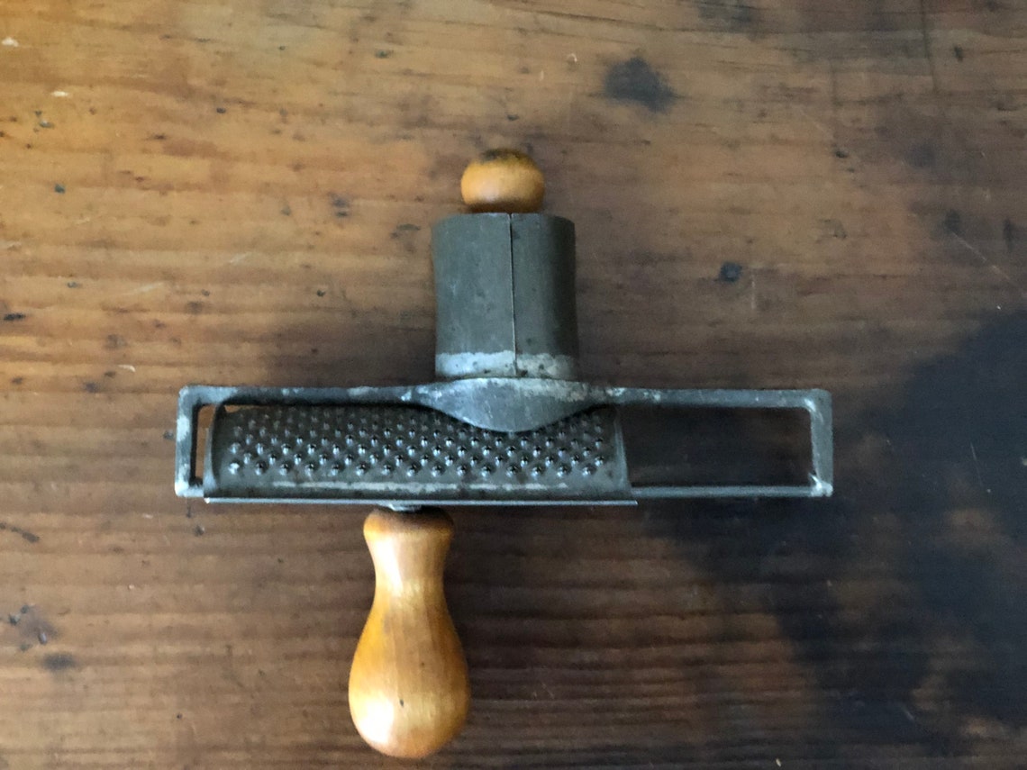 1800’s the Edgar Shaker Sliding Nutmeg Grinder With Wooden Handles - Etsy