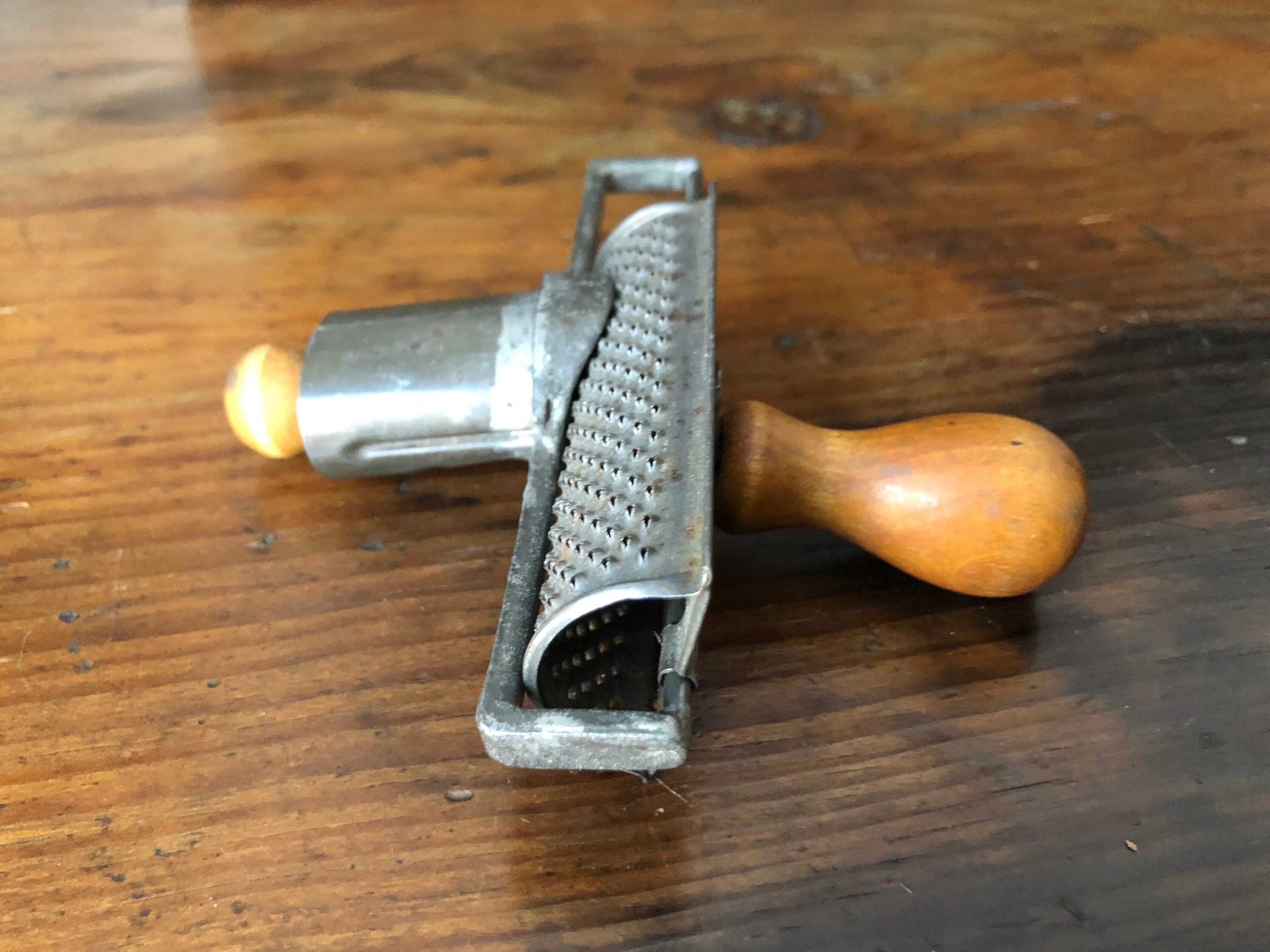 1800’s the Edgar Shaker Sliding Nutmeg Grinder With Wooden Handles - Etsy