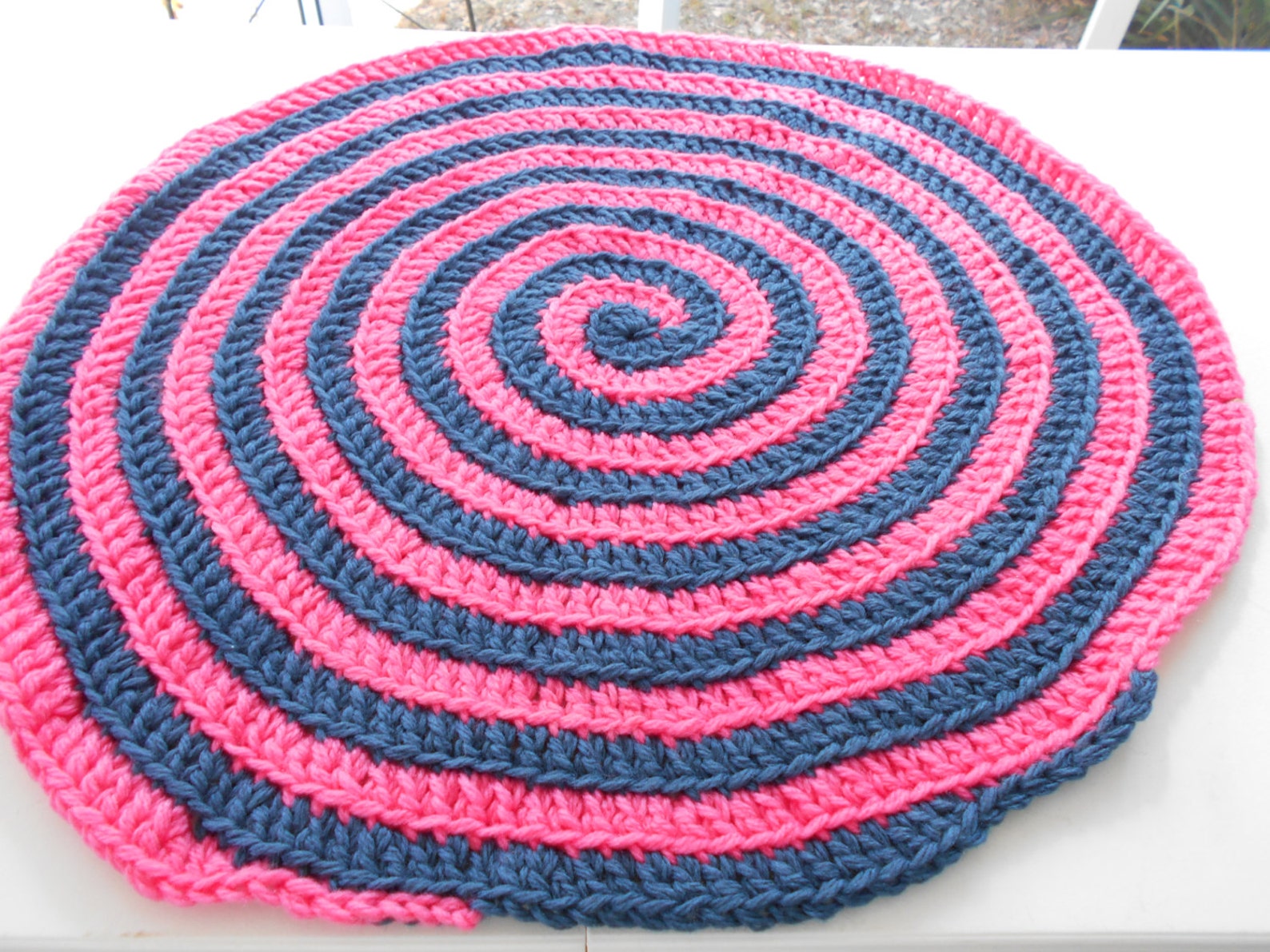 Hypnotizing Hot Pink N Navy Blue Crocheted Home Decor Rug Bath / Baby ...