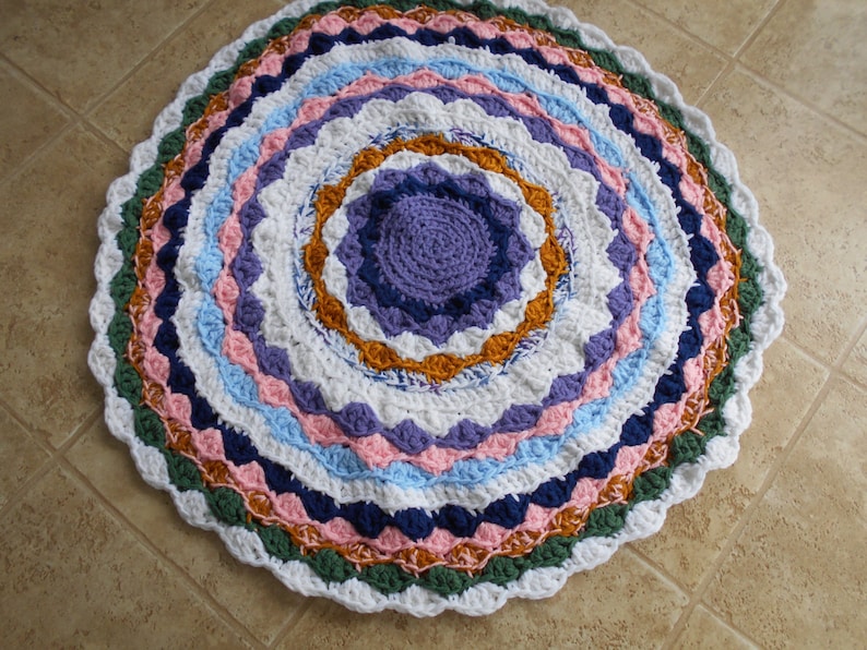 Old Fashioned Look Original Design Round Crocheted Rug Bath / Kitchen ...