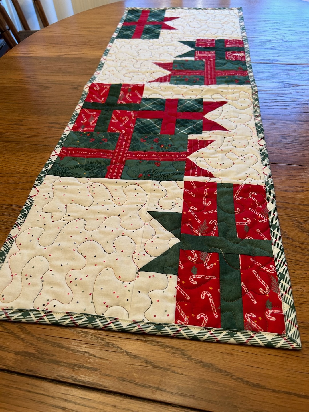 Christmas Gifts Table Runner - Etsy