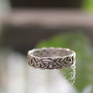 Celtic Knots Ring / Glow in the Dark / Sterling Silver Celtic Ring / - Etsy