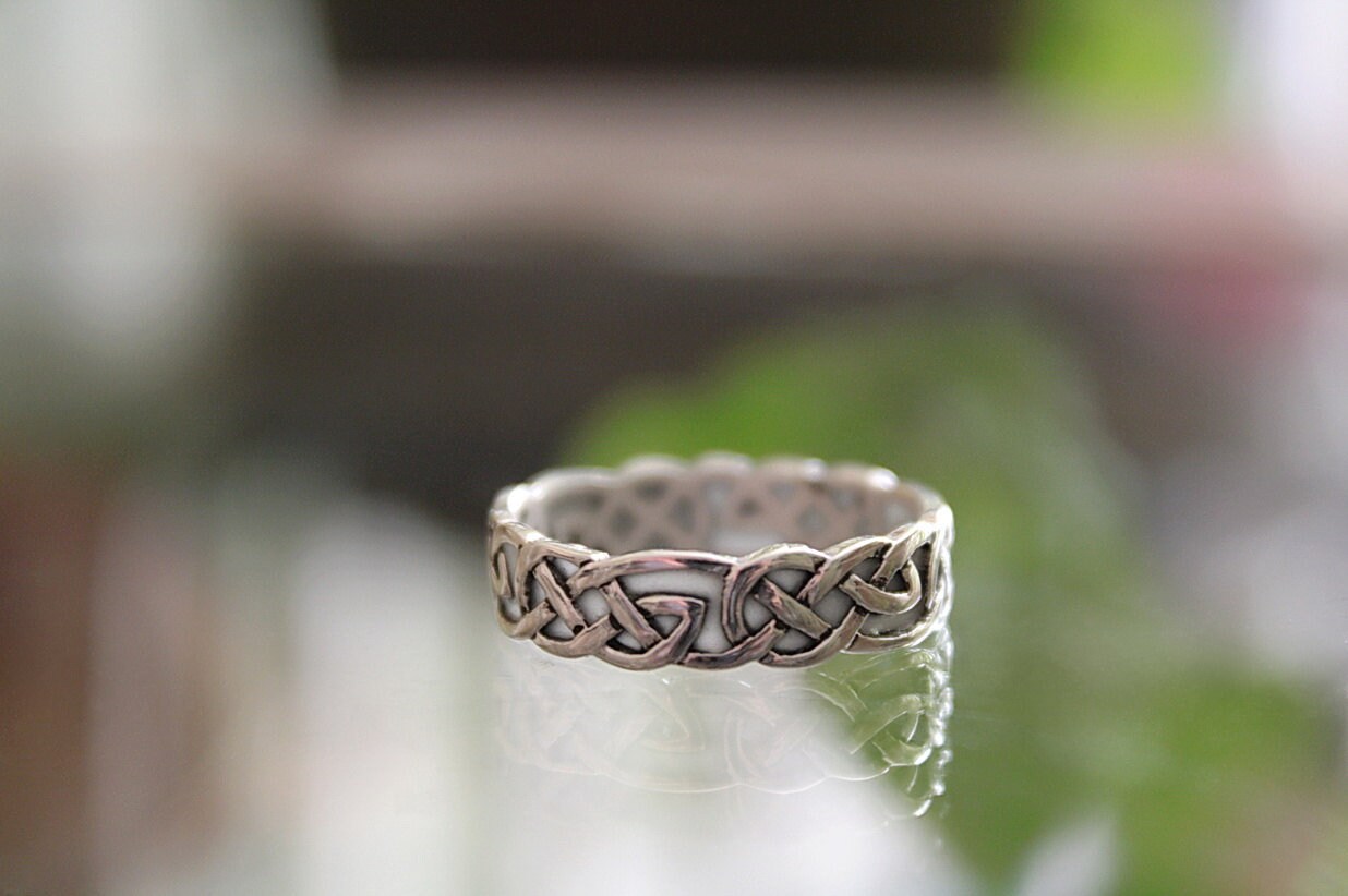 Celtic Knots Ring / Glow in the Dark / Sterling Silver Celtic | Etsy