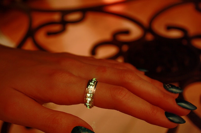 Om Mani Padme Hum Silver Ring / Glow in the Dark / Spinner - Etsy Canada