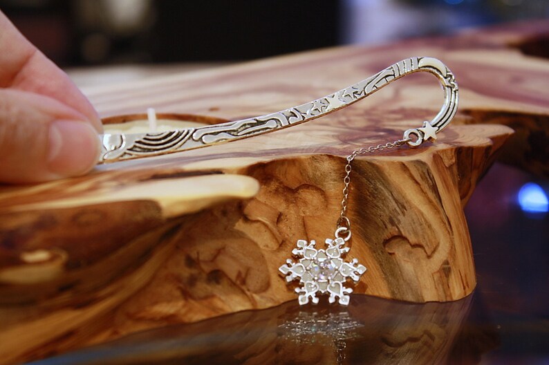 Snowflake Bookmark Glow in the Dark / Luminous Bookmark / - Etsy