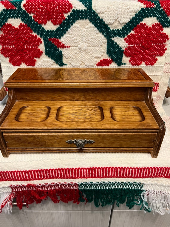 antique wooden box - Gem