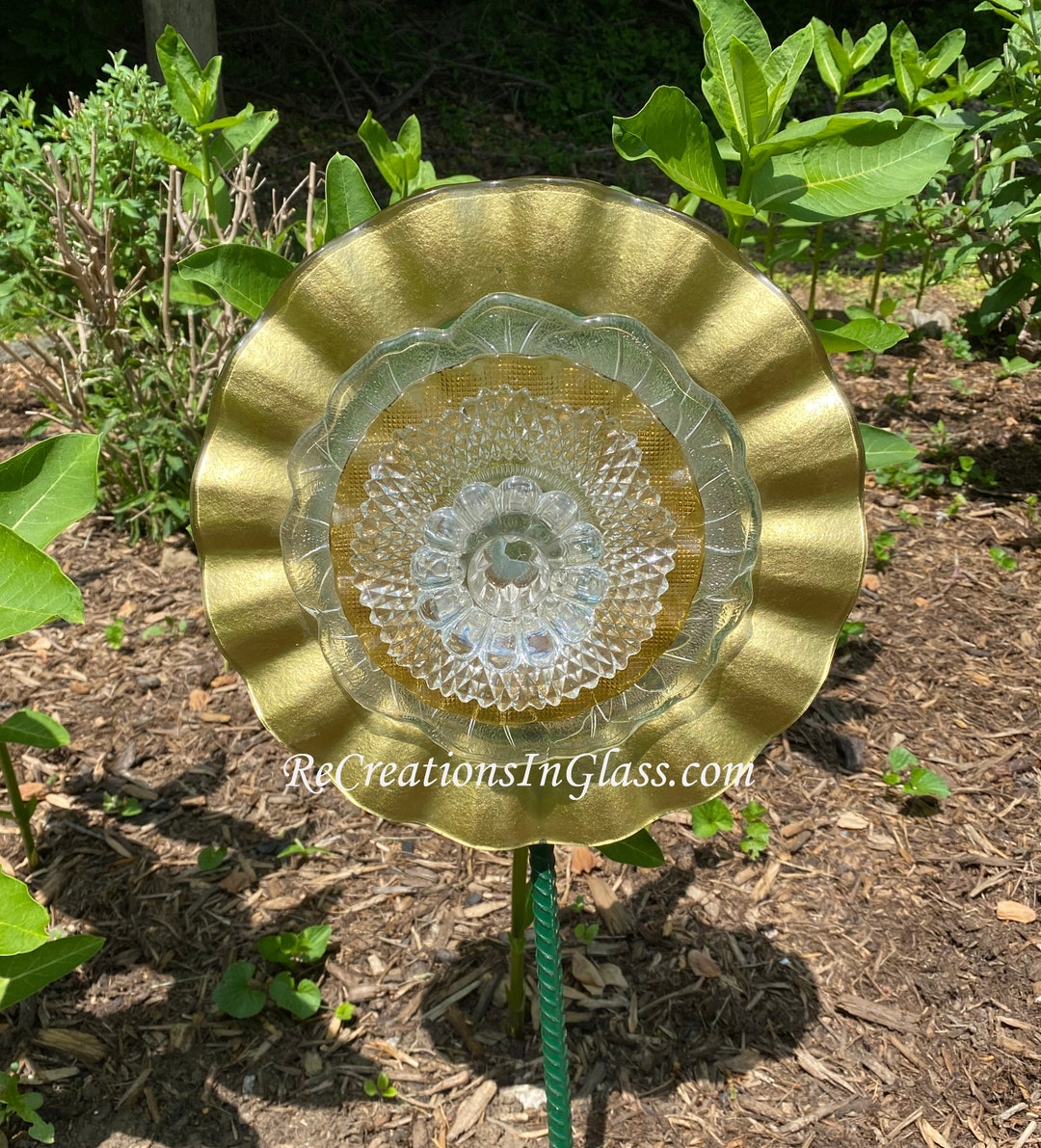 Glass Flower. Garden Art. Suncatcher. Forever Flower. Garden Totem ...