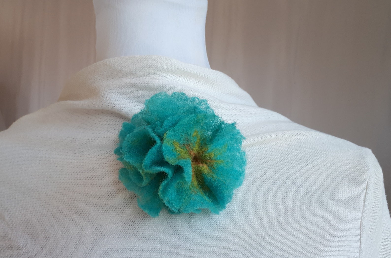 Felted Brooch Three Teal Blue Flowers Turquoise Petunias - Etsy
