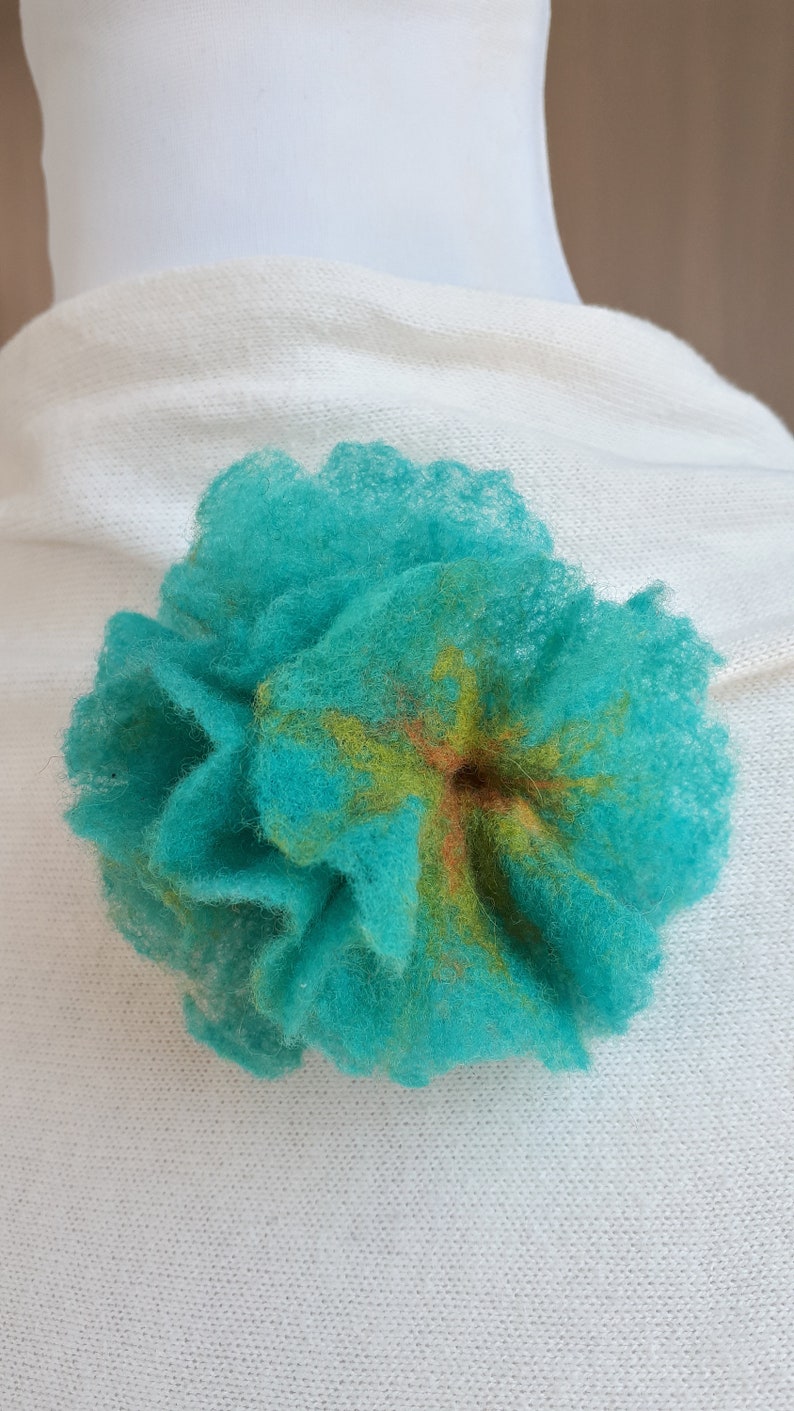 Felted Brooch Three Teal Blue Flowers Turquoise Petunias - Etsy
