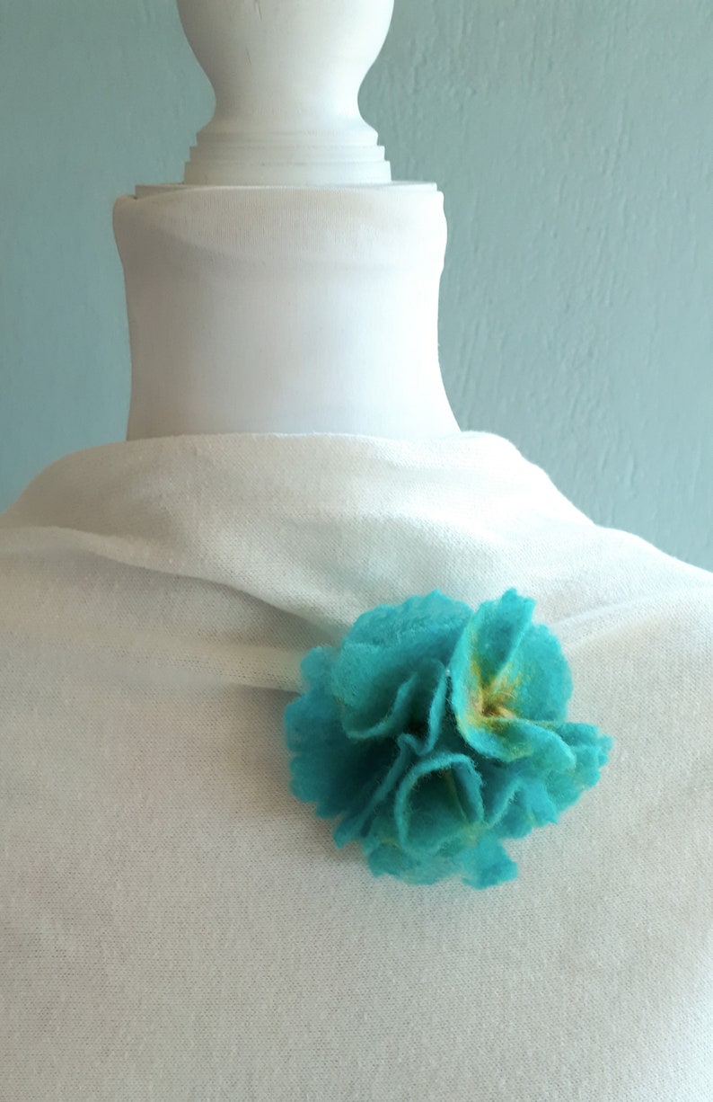 Felted Brooch Three Teal Blue Flowers Turquoise Petunias - Etsy