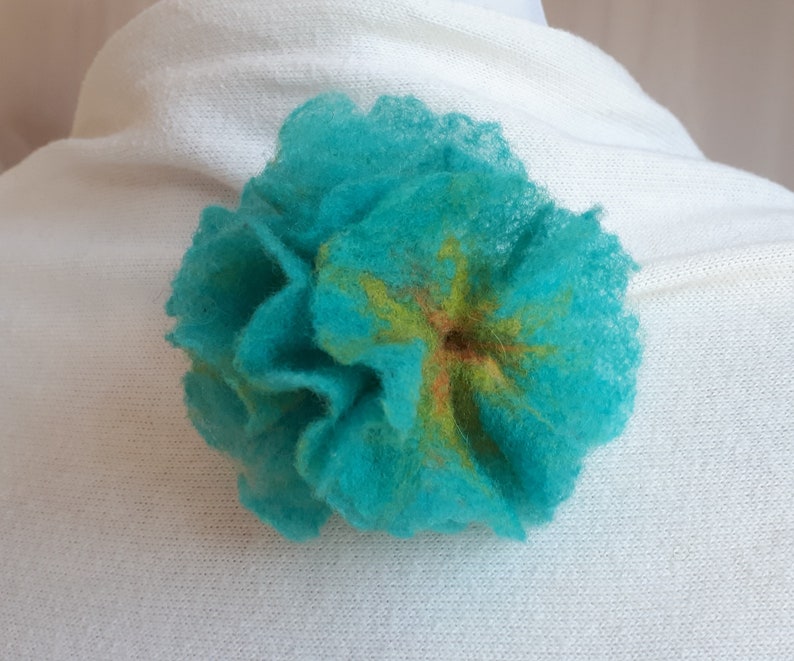 Felted Brooch Three Teal Blue Flowers Turquoise Petunias - Etsy