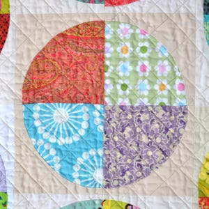 Scrappy Quilt, Drunkards Path Quilt, Lap Quilt, Geometric Quilt, Circle ...