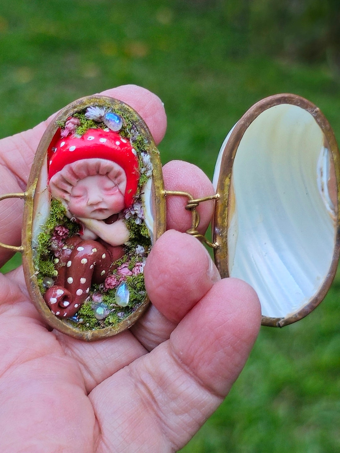 Sweet Fae Fairy Mushroom Fairie Tiny Handsculpted Fae in Shell Purse ...