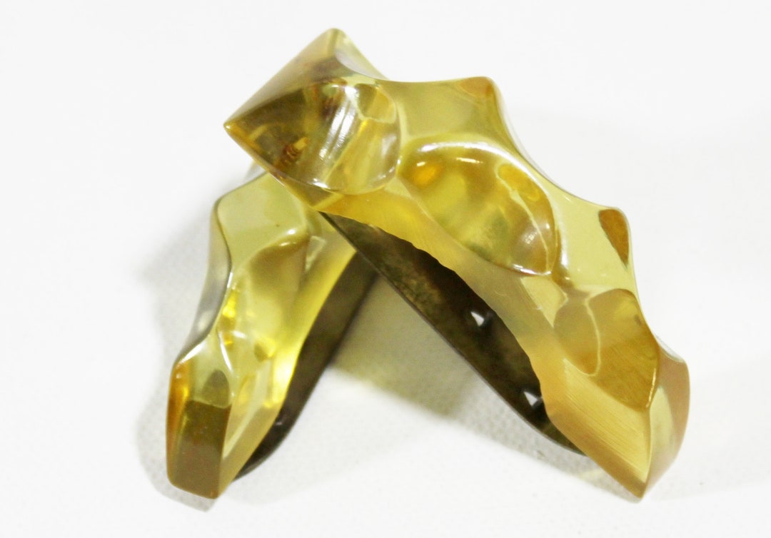 Bakelite Dress Fur Clip Set Applejuice Prystal Carved Vintage - Etsy