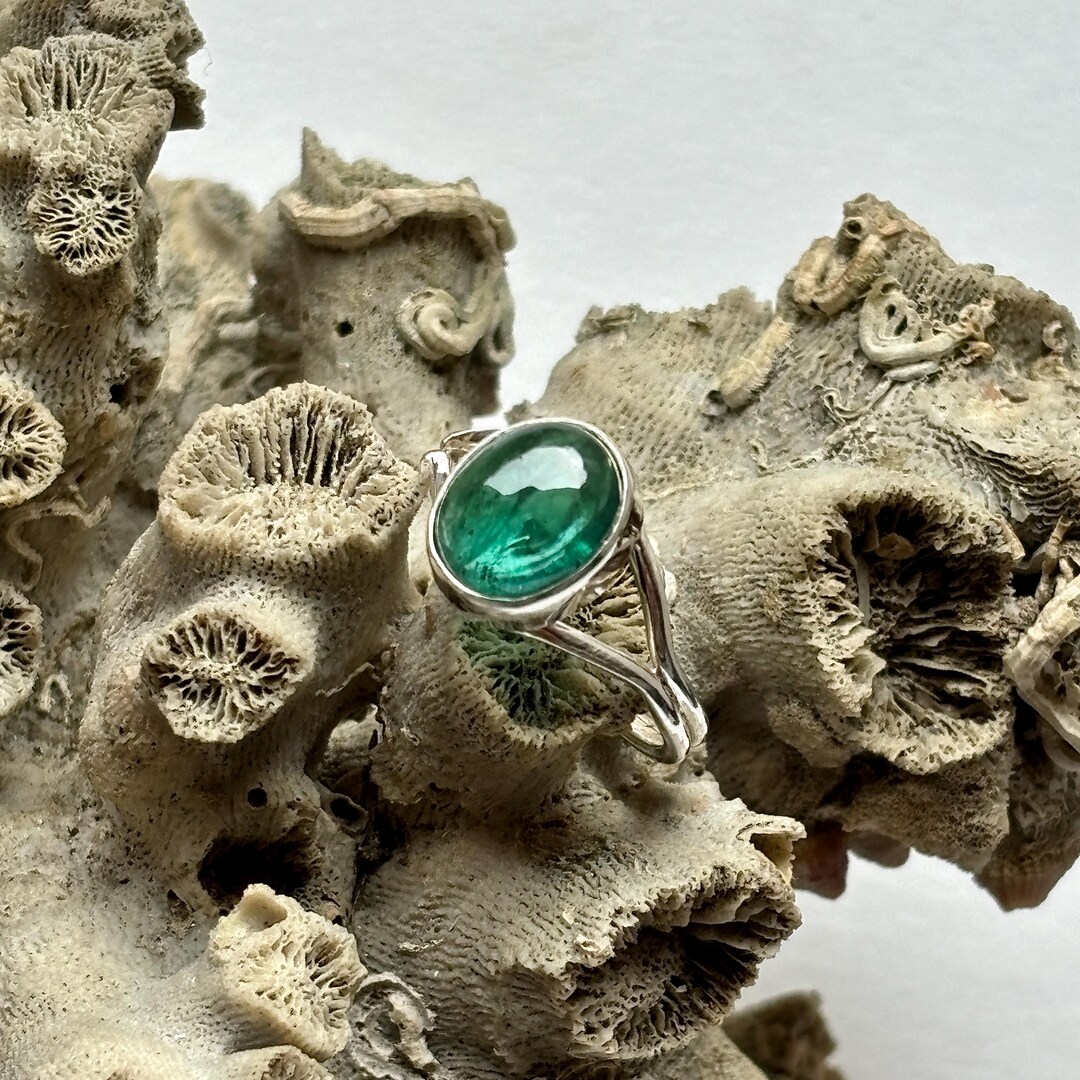 Bella Swan Ring, 10x8mm Oval Lab Grown Emerald , Handmade 925 Sterling ...