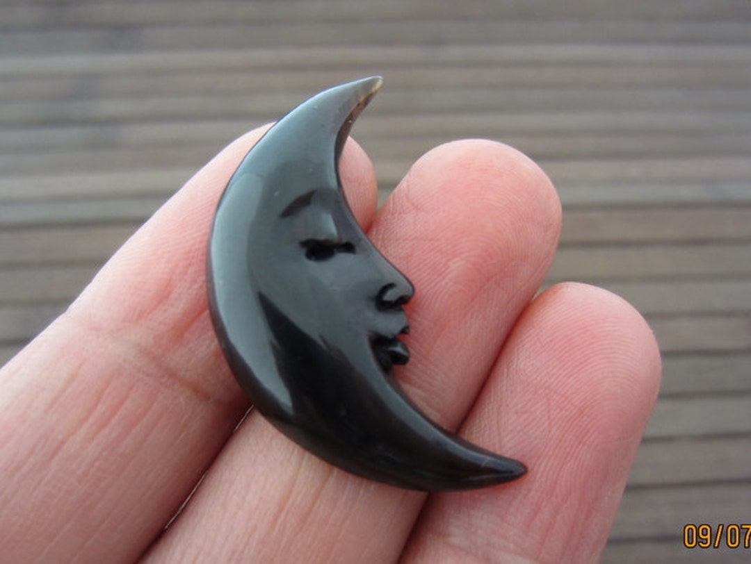 Carved Buffalo Horn, Black Crescent Moon Face, Closed-eye, 1-sided ...