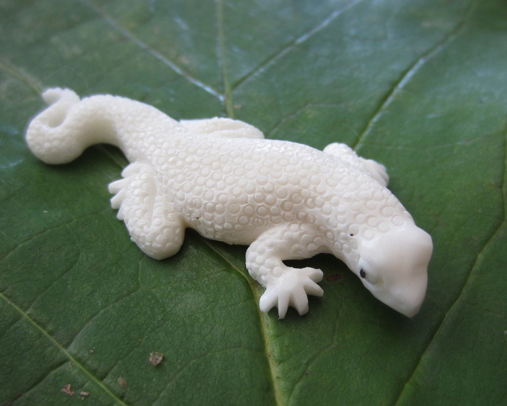 Very Fine Detail Hand Carved Gecko, Carved Buffalo Bone, Focal Piece ...