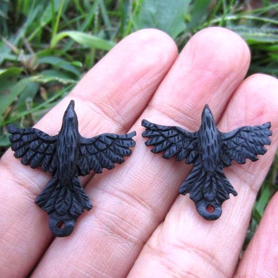 SINGLE PIECE Option: Small Raven, 25mm X 27mm, Hand Carved Buffalo Horn ...