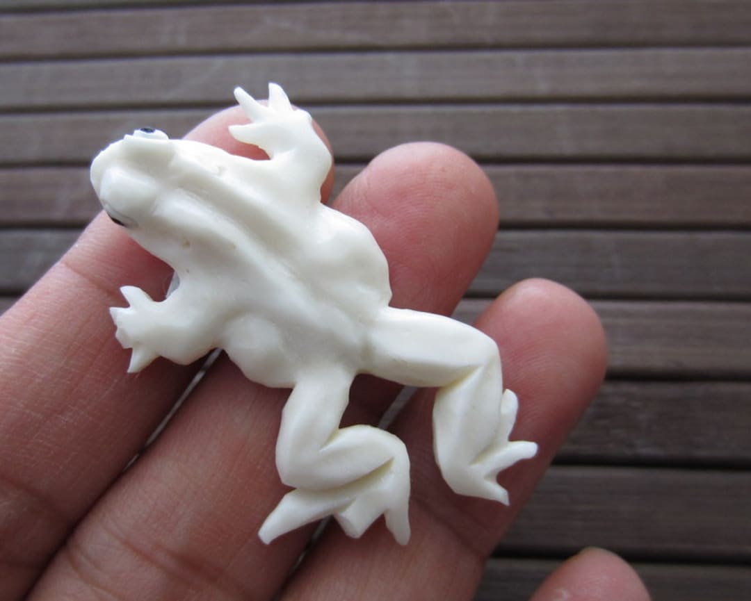 Amazing Detail Hand Carved Little Frog, Carve Bone Sculpture , Handmade ...
