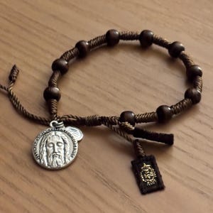 Holy Face Scapular Rosary Bracelet - Etsy