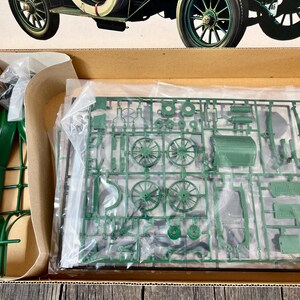 Unbuilt 1910 Model M-40 Thomas Flyer No 8490 Entex 1/16 Scale Model ...