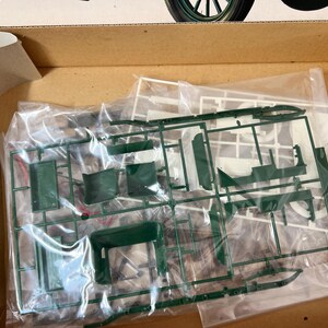 Unbuilt 1910 Model M-40 Thomas Flyer No 8490 Entex 1/16 Scale Model ...