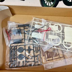 Unbuilt 1910 Model M-40 Thomas Flyer No 8490 Entex 1/16 Scale Model ...