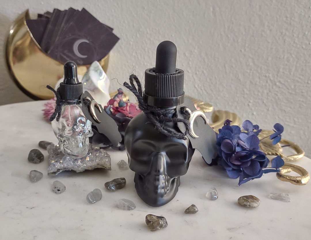 Skull Diffuser & Potpourri Refresher Oil: Gothic Design, All Seasons ...