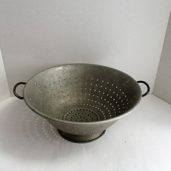Vintage Colander - Etsy