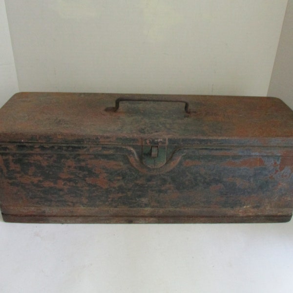 Rusty Box - Etsy