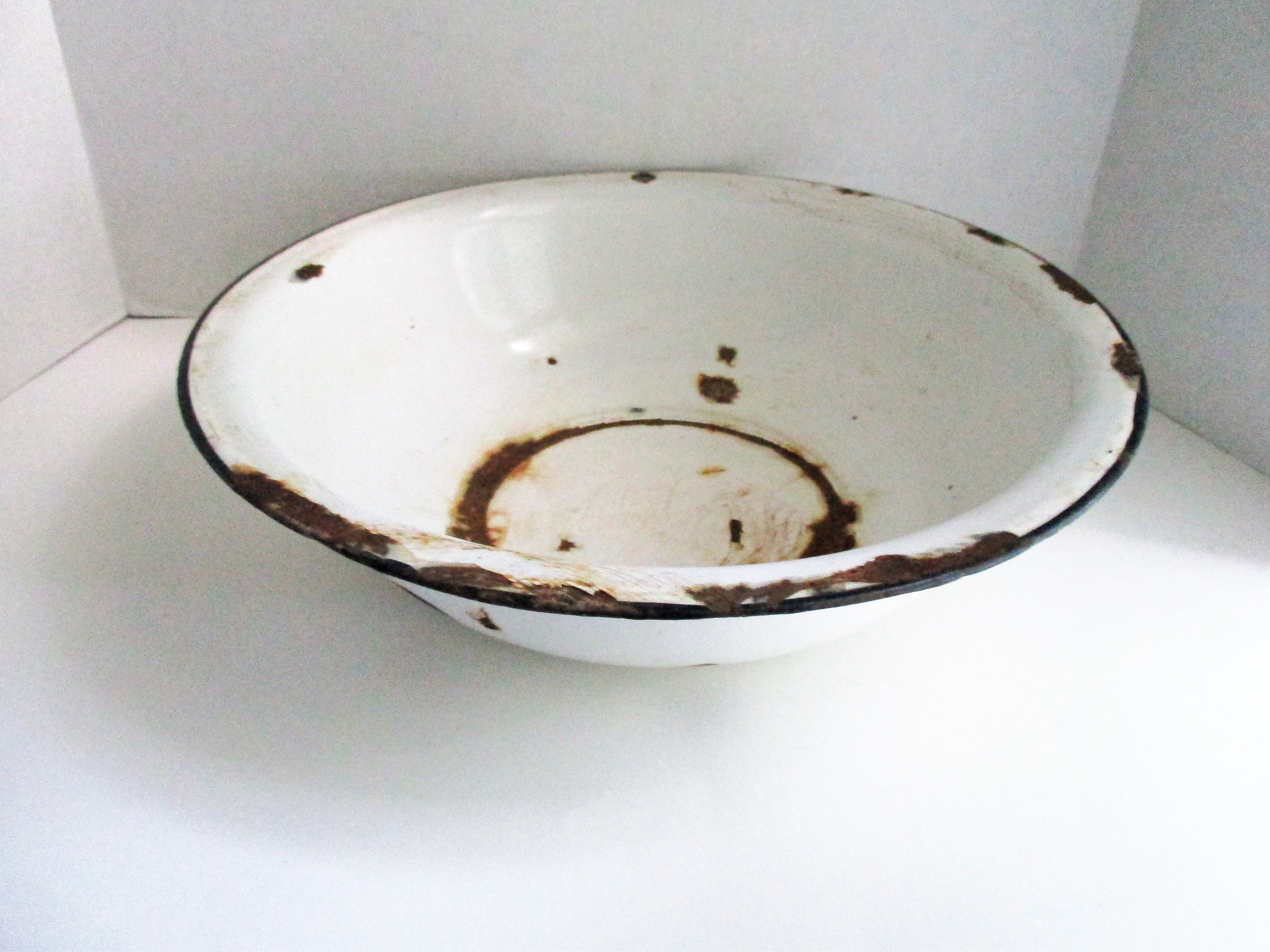 Enamel Wash Basin