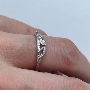 Leaf Engraved Band, Nature Inspired Wedding Ring, Organic Wedding Band ...
