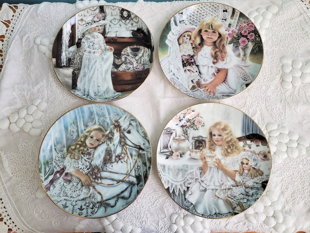 Set of 4 Vintage Victorian Style Heirlooms and Lace Collection Plates ...