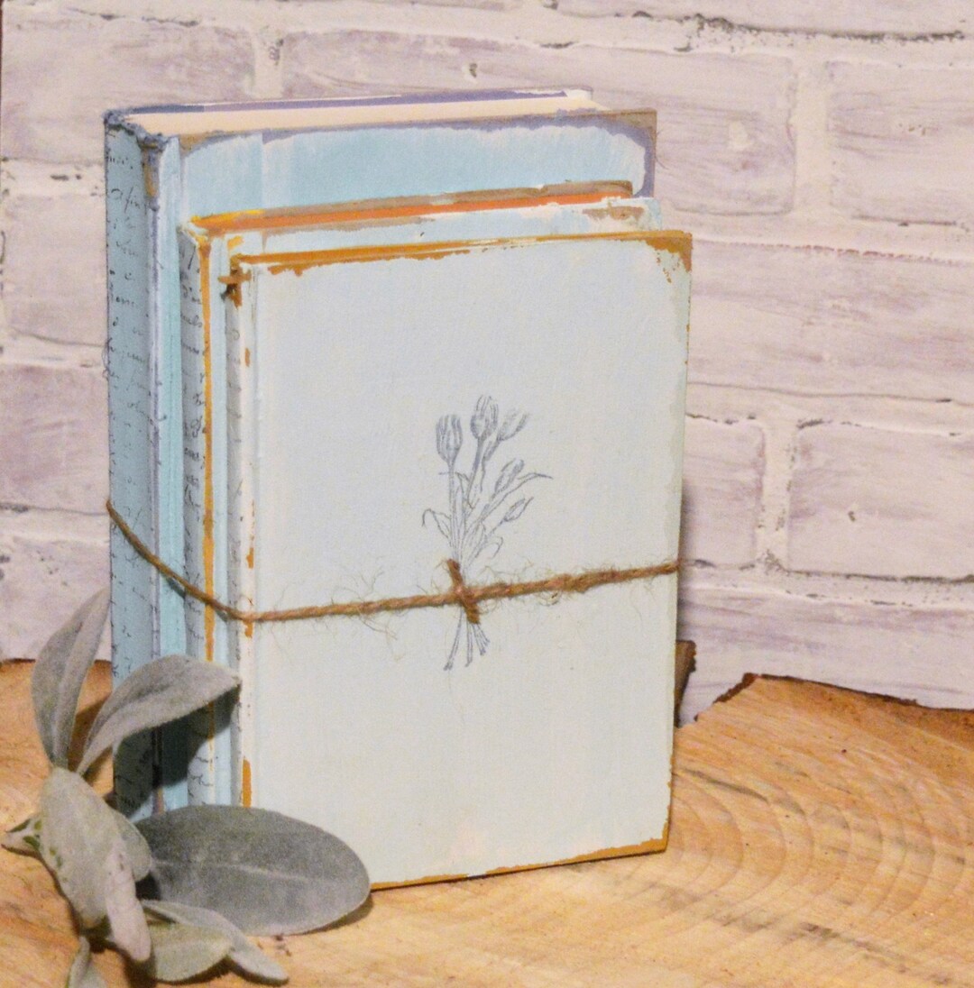 Spring Decor, Old Books, Home Staging, Ombre Books, Bookshelf ...