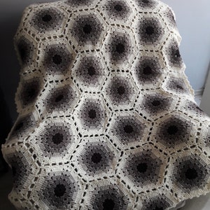 Hexagon, Crochet Throw, Multicolor Blanket, Crochet Edging, Wavy ...