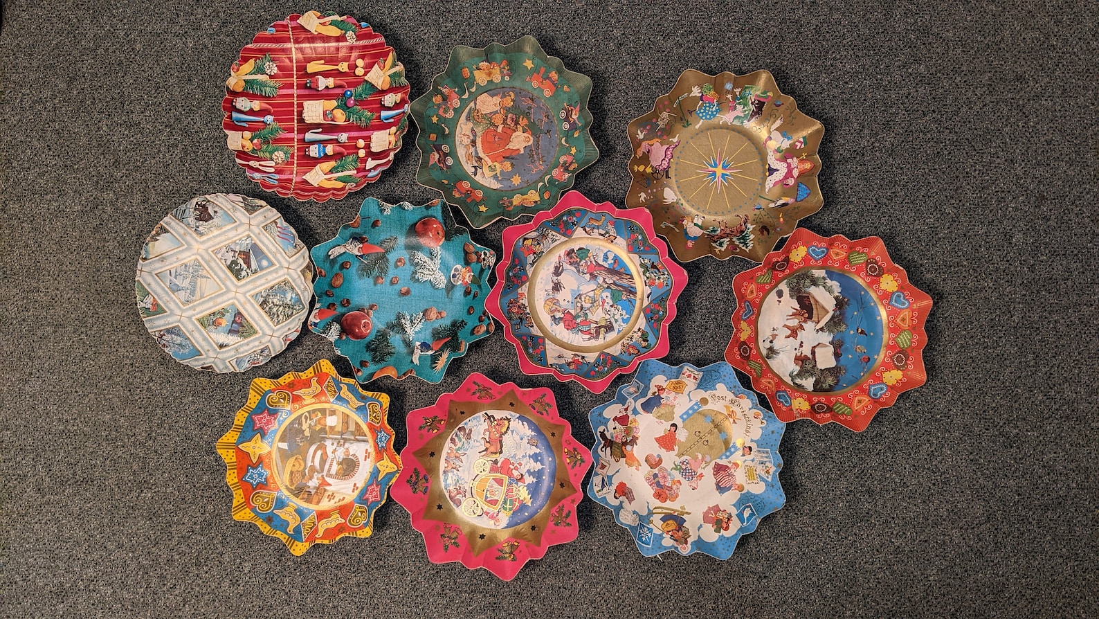 What is a Bunter Teller? Plate of Christmas Cookies for Everyone