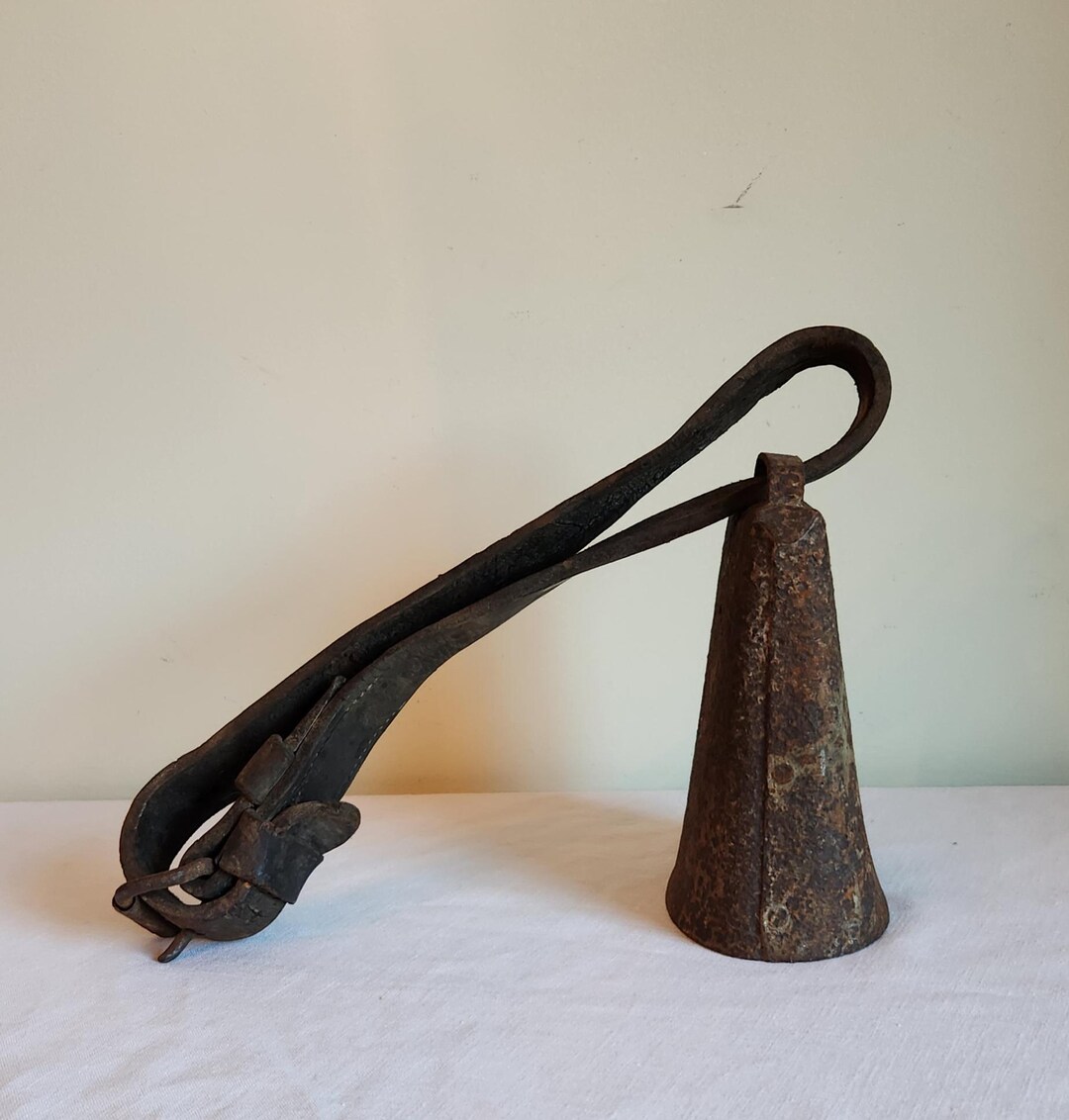 Antique Large 7" Metal Farm Rusty Cow Bell With Leather Strap Farmhouse ...