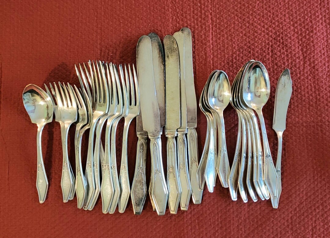 Vintage Holmes & Edwards 1916 Jamestown Pattern by Designer Thomas B ...