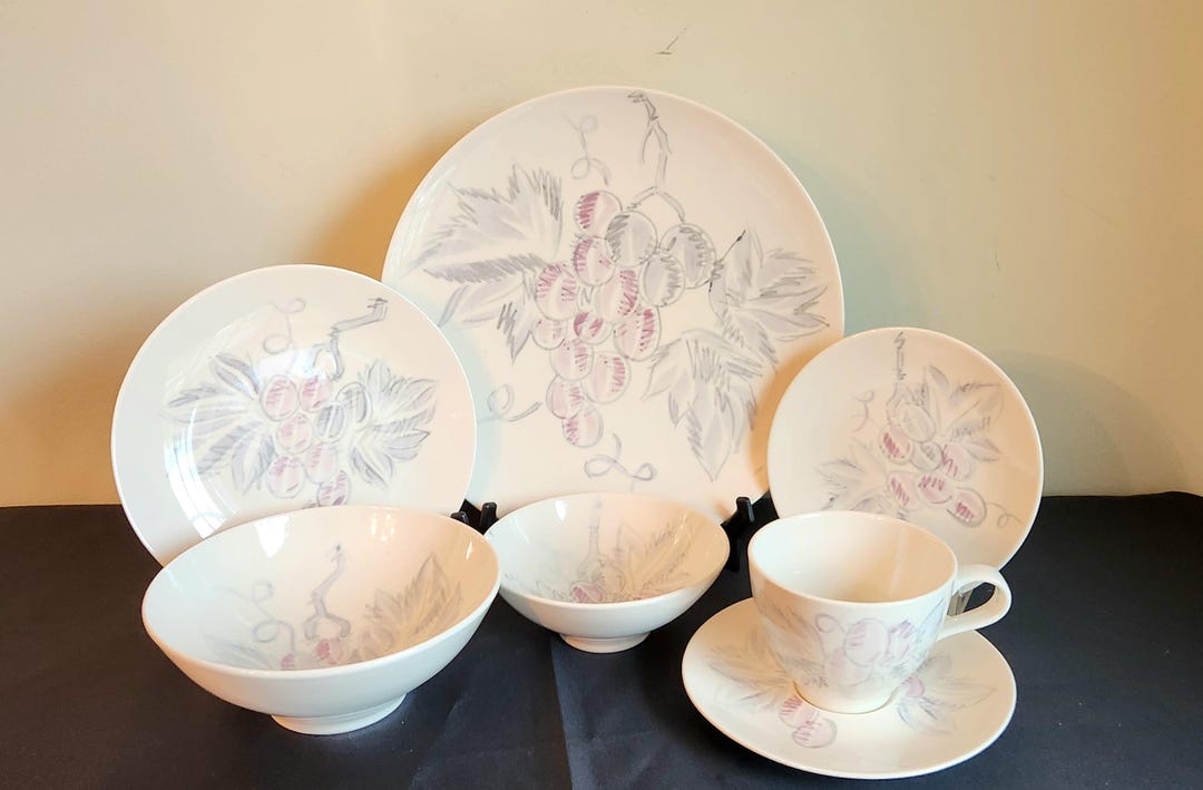 Red Wing Dinnerware "vintage" Pattern 7-piece Place Setting, Dinner, Salad, Bread Plate, Soup ...