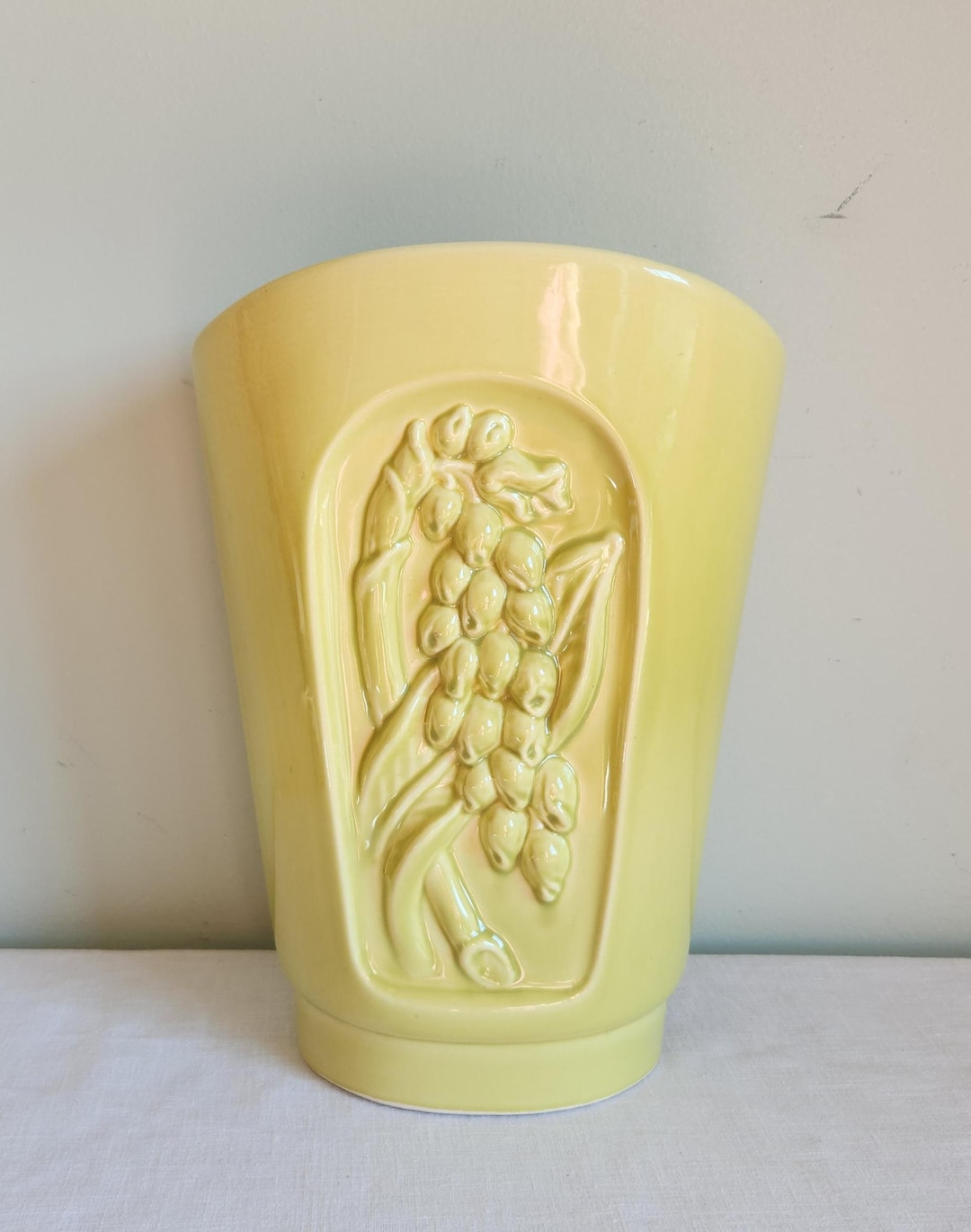 Red Wing Pottery Vase B2003 - Chartreuse and Dark Green Large Tall Lily ...