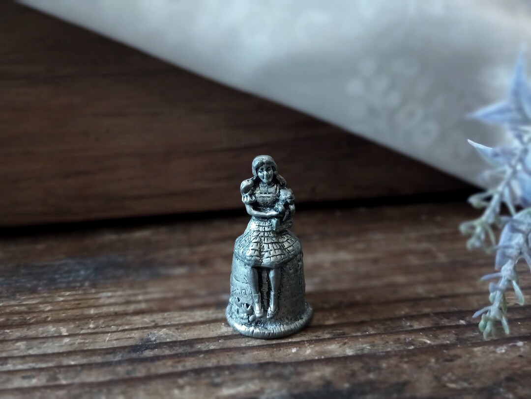Wizard of Oz, Vintage Dorothy + Toto Pewter Thimble - Etsy