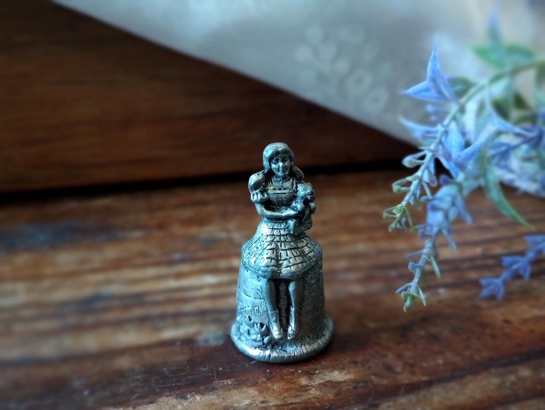 Wizard of Oz, Vintage Dorothy Toto Pewter Thimble - Etsy