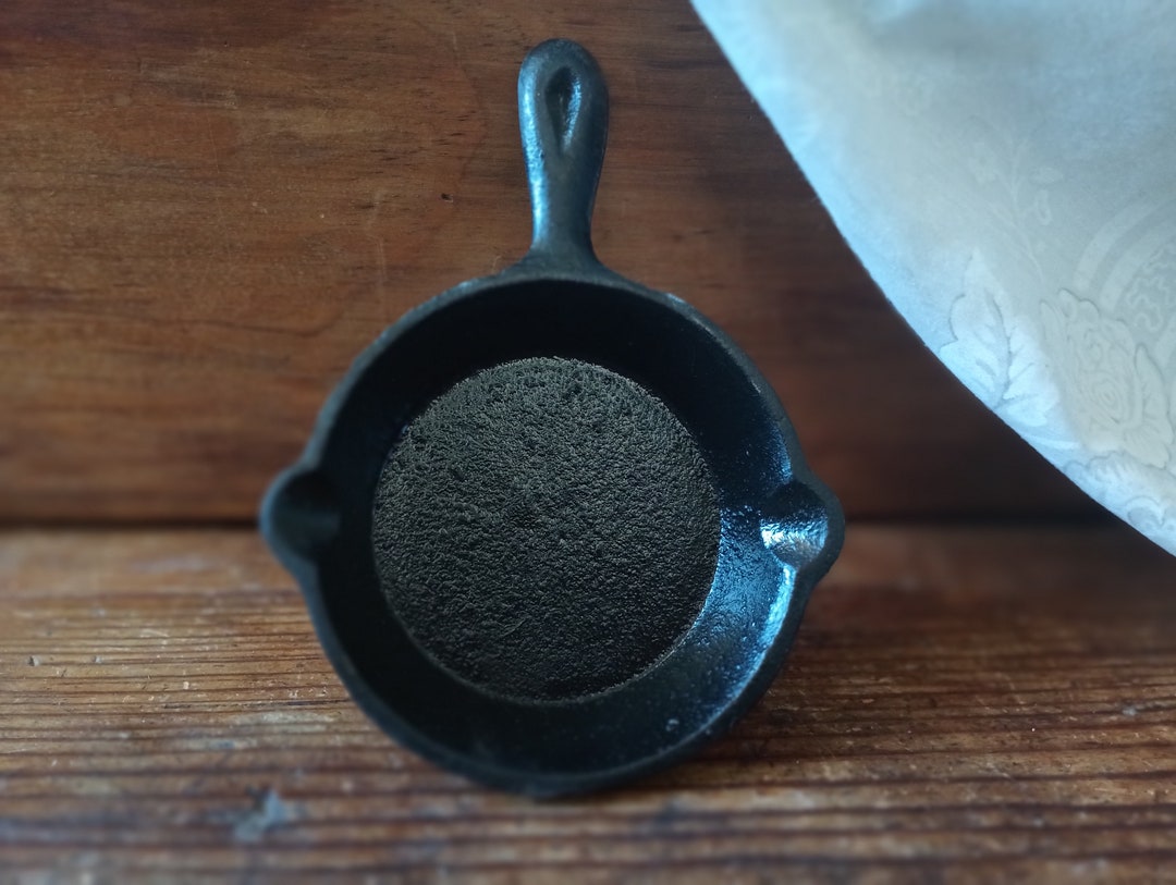 Mini Cast Iron Skillet, Vintage Baking Kitchenware or Melting Wax Tarts ...