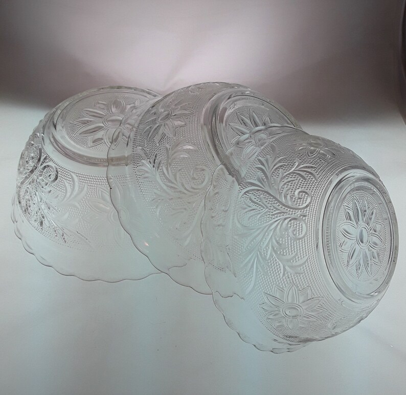 Anchor Hocking Glass Sandwich Pattern Scalloped Rim Serving Bowls Set ...