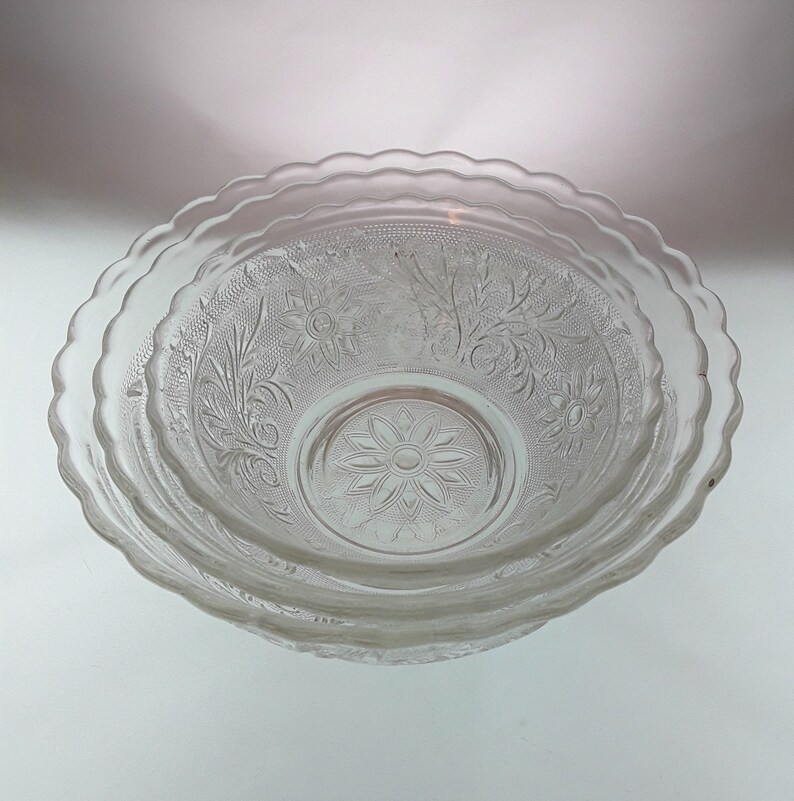 Anchor Hocking Glass Sandwich Pattern Scalloped Rim Serving Bowls Set ...