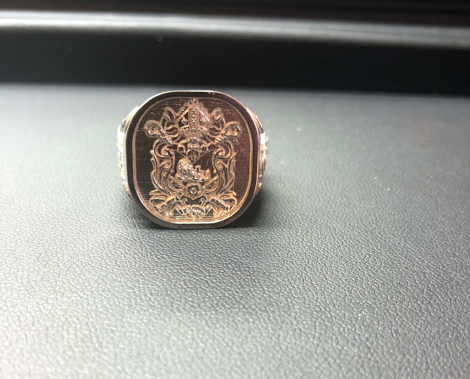Anillo de escudo del obispo anillos de sello anillo de - Etsy España