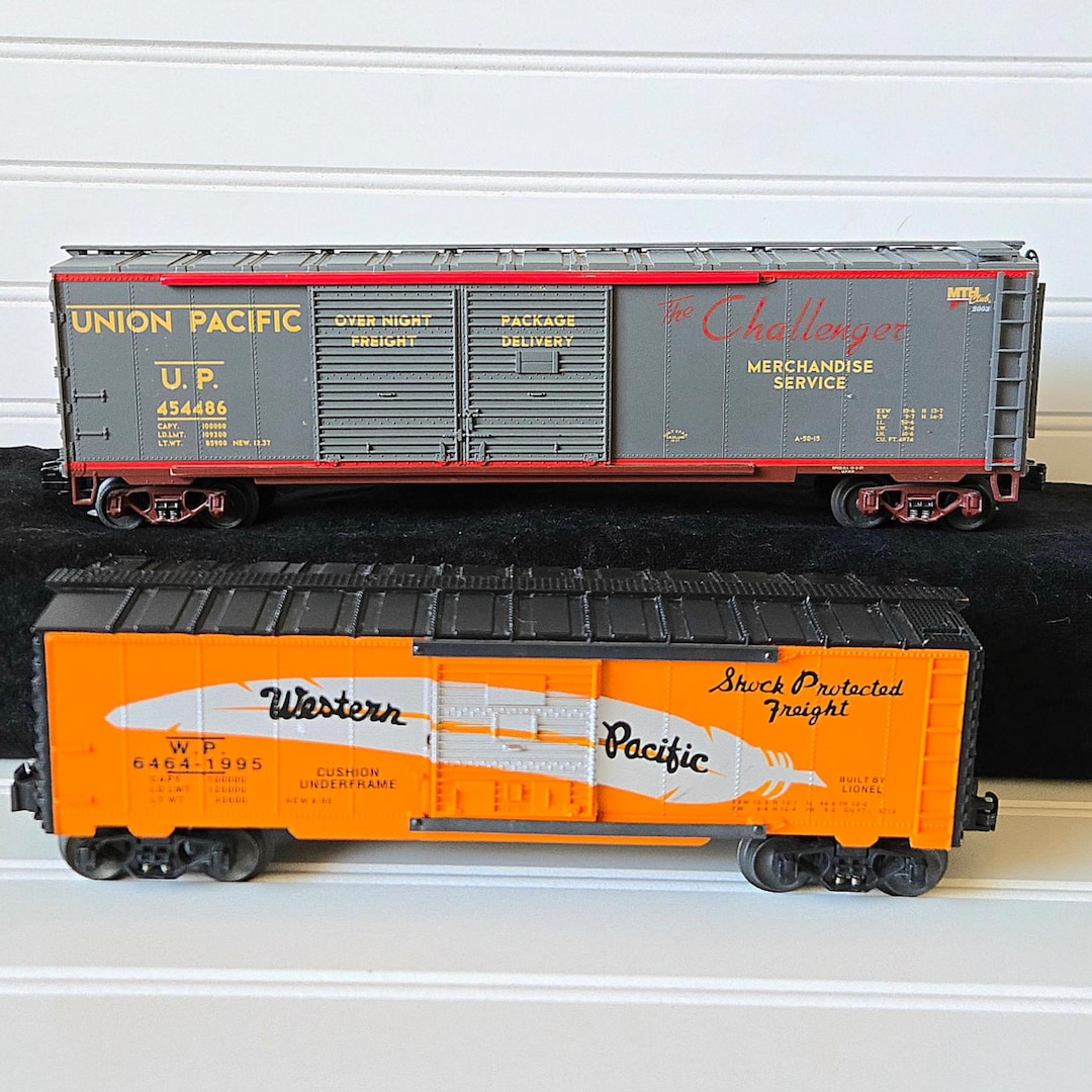 Toy Train Cars Union Pacific Challenger Western Pacific Box Cars Grey ...
