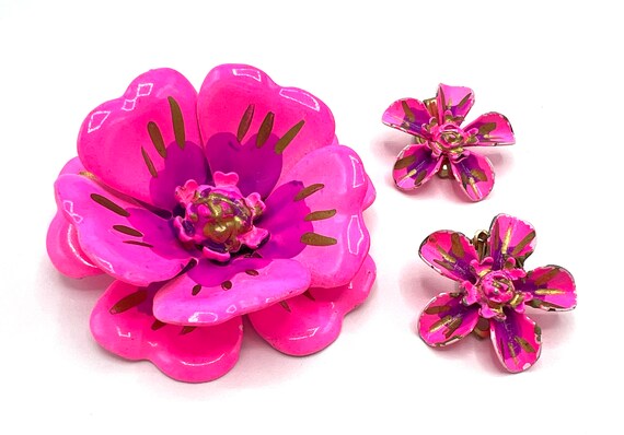 Bright Pink Flower Brooch Set Large 2 inch Plus Flow… - Gem
