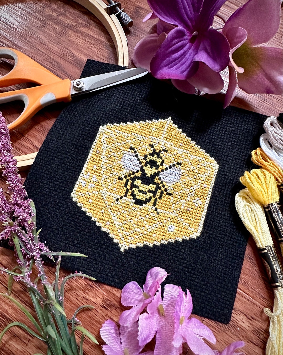 PDF Dnd Cross Stitch Pattern, D20 Cross Stitch Pattern, Bee Cross ...