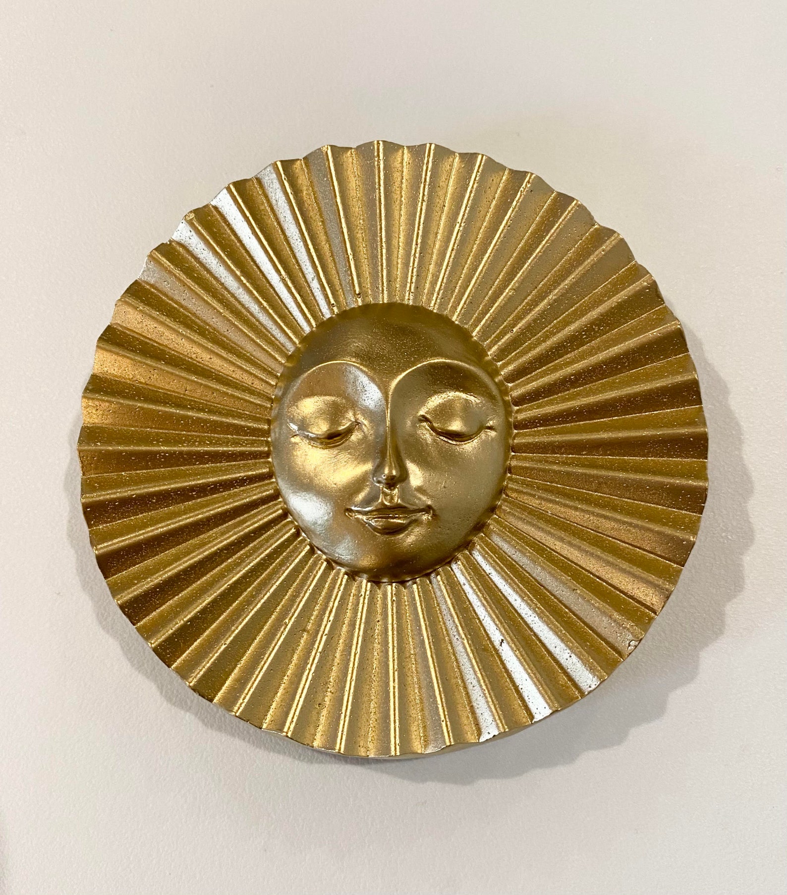 Gold SUN FACE DISC & Reaching Rays of Light - Representing Aten God of ...